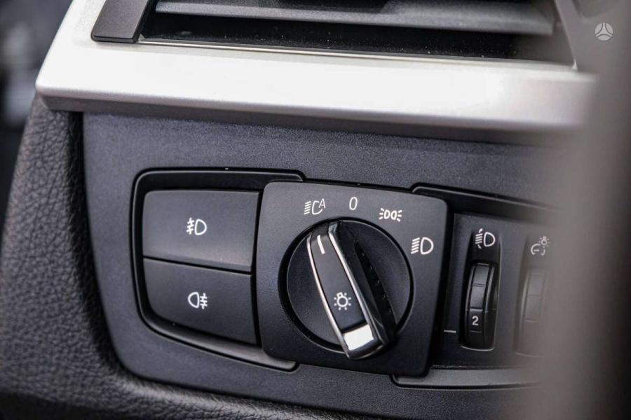 Grey BMW 320 2017 in Kaunas, with an engine capacity of 2.00 L and mileage of 297 thousand km for 9590 €, photo 16 on AUTOMOTO.COM.LV
