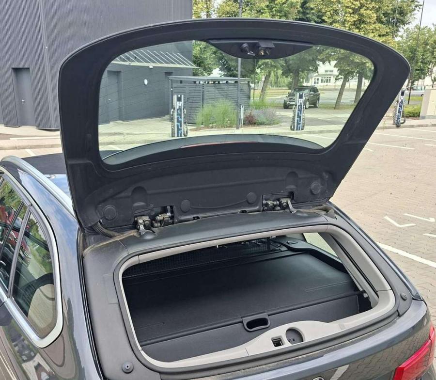 Grey BMW 320 2018 in Kaunas, with an engine capacity of 2.00 L and mileage of 280 thousand km for 9750 €, photo 12 on AUTOMOTO.COM.LV