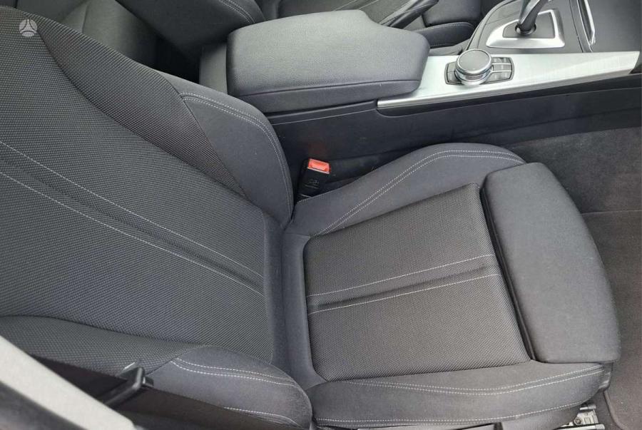 Grey BMW 320 2018 in Kaunas, with an engine capacity of 2.00 L and mileage of 280 thousand km for 9750 €, photo 15 on AUTOMOTO.COM.LV