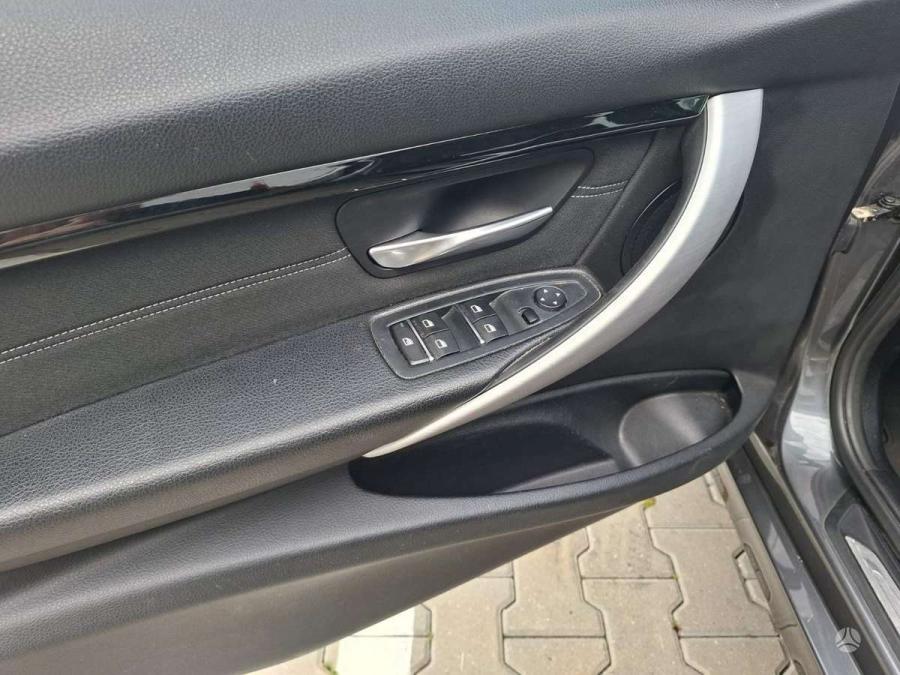 Grey BMW 320 2018 in Kaunas, with an engine capacity of 2.00 L and mileage of 280 thousand km for 9750 €, photo 23 on AUTOMOTO.COM.LV