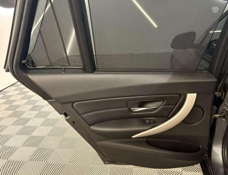 Pelēks BMW 320 2018 Marijampole, ar dzinēja tilpumu 2.00 L un nobraukumu 267 tūkst. km par 10999 €, foto 19 vietnē AUTOMOTO.COM.LV
