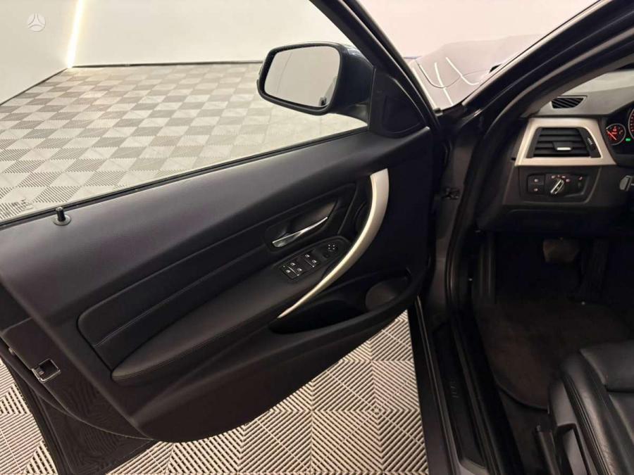 Pelēks BMW 320 2018 Marijampole, ar dzinēja tilpumu 2.00 L un nobraukumu 267 tūkst. km par 10999 €, foto 22 vietnē AUTOMOTO.COM.LV
