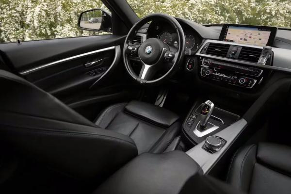 Grey BMW 320 2019 in Jelgava, with an engine capacity of 2.00 L and mileage of 212 thousand km for 15000 €, photo 8 on AUTOMOTO.COM.LV