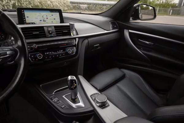 Grey BMW 320 2019 in Jelgava, with an engine capacity of 2.00 L and mileage of 212 thousand km for 15000 €, photo 9 on AUTOMOTO.COM.LV
