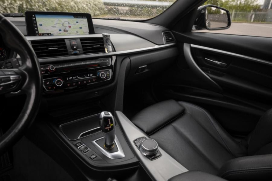Grey BMW 320 2019 in Riga, with an engine capacity of 2.00 L and mileage of 212 thousand km for 17900 €, photo 10 on AUTOMOTO.COM.LV