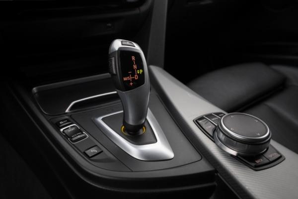 Grey BMW 320 2019 in Riga, with an engine capacity of 2.00 L and mileage of 212 thousand km for 17900 €, photo 10 on AUTOMOTO.COM.LV