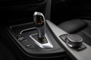Grey BMW 320 2019 in Riga, with an engine capacity of 2.00 L and mileage of 212 thousand km for 17900 €, photo 11 on AUTOMOTO.COM.LV