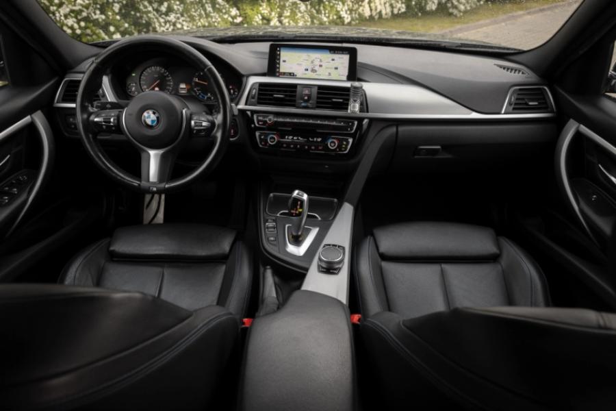 Grey BMW 320 2019 in Riga, with an engine capacity of 2.00 L and mileage of 212 thousand km for 17900 €, photo 16 on AUTOMOTO.COM.LV