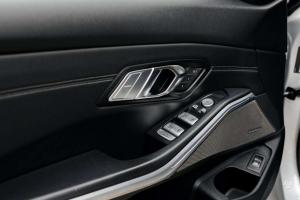 Pelēks BMW 320 2019 Plungė, ar dzinēja tilpumu 2.00 L un nobraukumu 153 tūkst. km par 22900 €, foto 21 vietnē AUTOMOTO.COM.LV