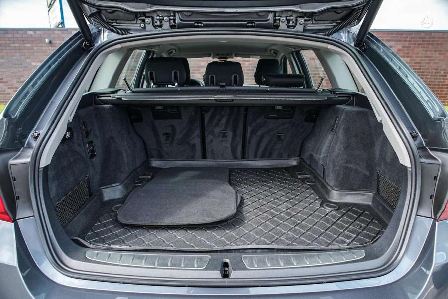 Grey BMW 320 2019 in Marijampole, with an engine capacity of 2.00 L and mileage of 286 thousand km for 11750 €, photo 15 on AUTOMOTO.COM.LV