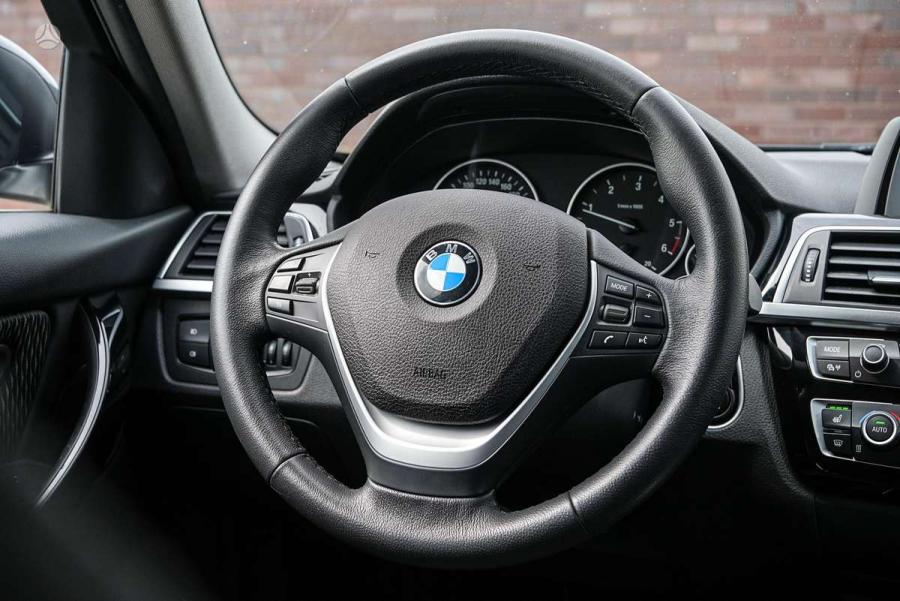 Grey BMW 320 2019 in Marijampole, with an engine capacity of 2.00 L and mileage of 286 thousand km for 11750 €, photo 19 on AUTOMOTO.COM.LV