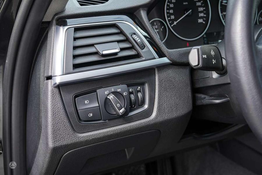Grey BMW 320 2019 in Marijampole, with an engine capacity of 2.00 L and mileage of 286 thousand km for 11750 €, photo 29 on AUTOMOTO.COM.LV