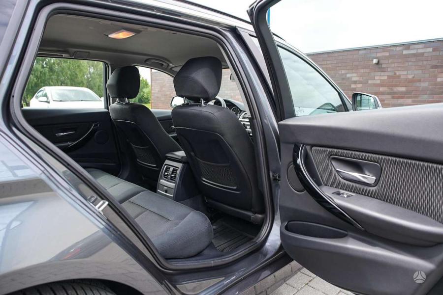 Grey BMW 320 2019 in Marijampole, with an engine capacity of 2.00 L and mileage of 286 thousand km for 11750 €, photo 33 on AUTOMOTO.COM.LV
