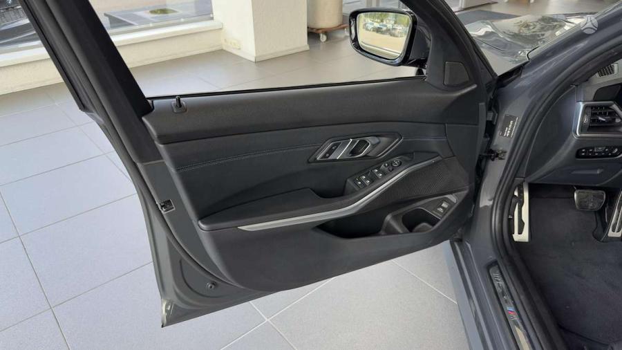 Pelēks BMW 320 2019 Marijampole, ar dzinēja tilpumu 2.00 L un nobraukumu 213 tūkst. km par 20999 €, foto 31 vietnē AUTOMOTO.COM.LV