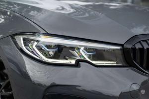 Grey BMW 320 2020 in Vilnius, with an engine capacity of 2.00 L and mileage of 129 thousand km for 23900 €, photo 4 on AUTOMOTO.COM.LV