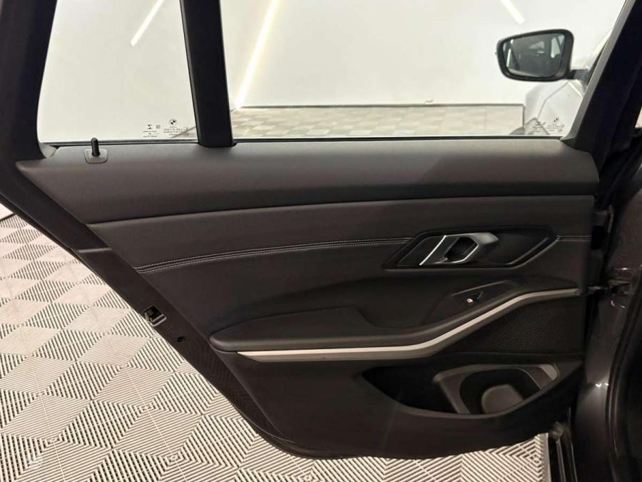 Pelēks BMW 320 2021 Marijampole, ar dzinēja tilpumu 2.00 L un nobraukumu 282 tūkst. km par 14950 €, foto 21 vietnē AUTOMOTO.COM.LV