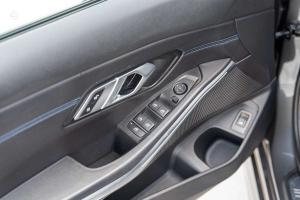 Pelēks BMW 320 2021 Viļņa, ar dzinēja tilpumu 2.00 L un nobraukumu 225 tūkst. km par 18000 €, foto 26 vietnē AUTOMOTO.COM.LV