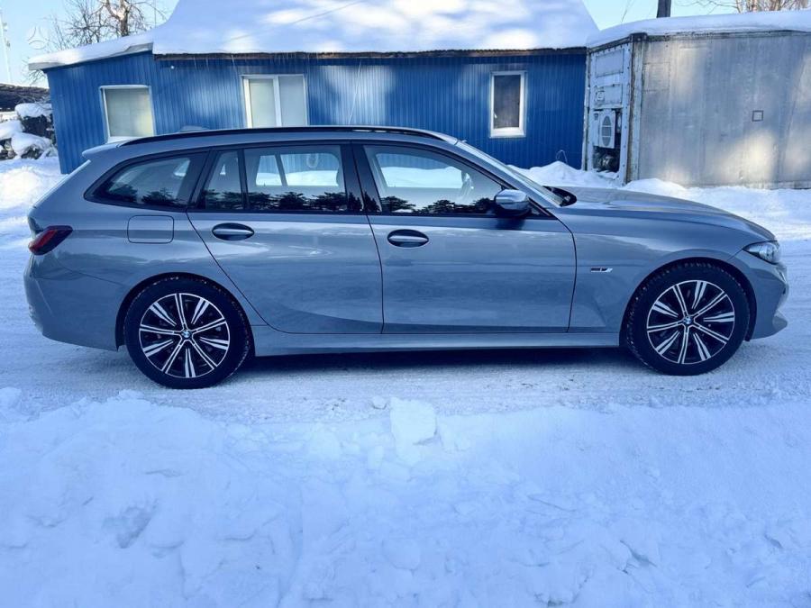 Grey BMW 320 2022 in Vilnius, with an engine capacity of 2.00 L and mileage of 57 thousand km for 28435 €, photo 4 on AUTOMOTO.COM.LV