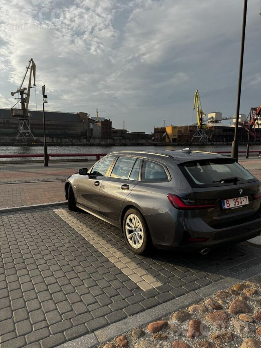 Grey BMW 320 2022 in Riga, with an engine capacity of 2.00 L and mileage of 132 thousand km for 20950 €, photo 4 on AUTOMOTO.COM.LV