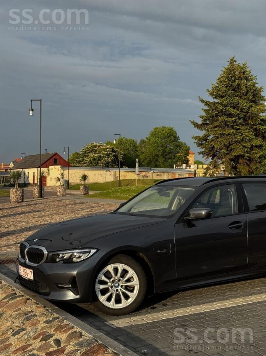 Grey BMW 320 2022 in Riga, with an engine capacity of 2.00 L and mileage of 132 thousand km for 20950 €, photo 6 on AUTOMOTO.COM.LV
