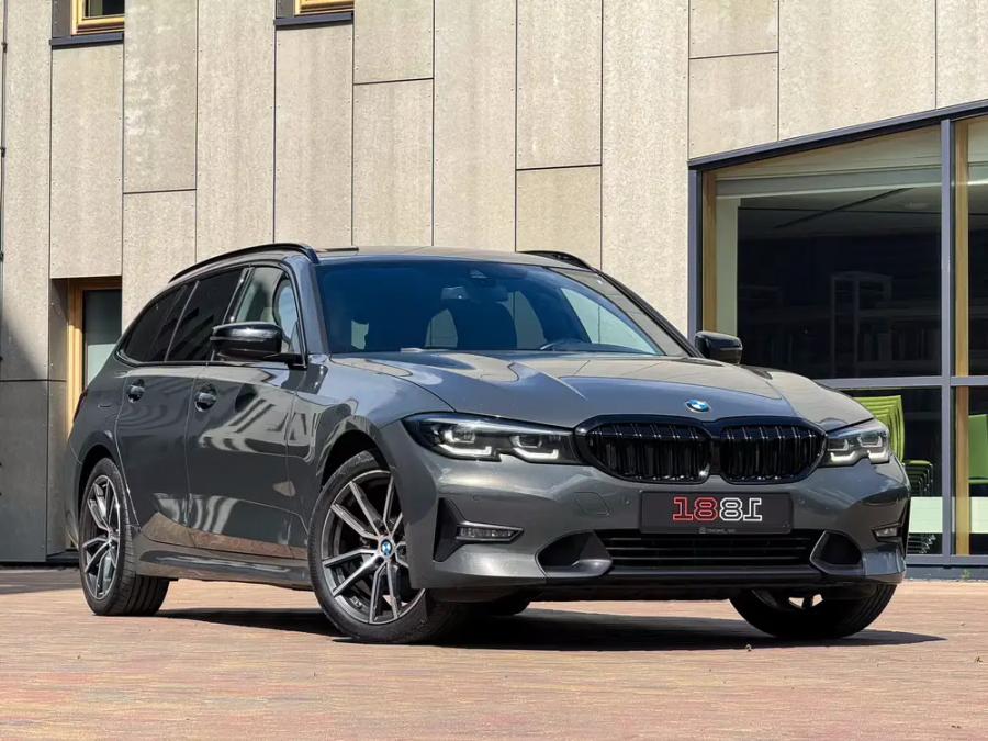 Grey BMW 320 2022 in Riga, with an engine capacity of 2.00 L and mileage of 179 thousand km for 18900 €, photo 4 on AUTOMOTO.COM.LV