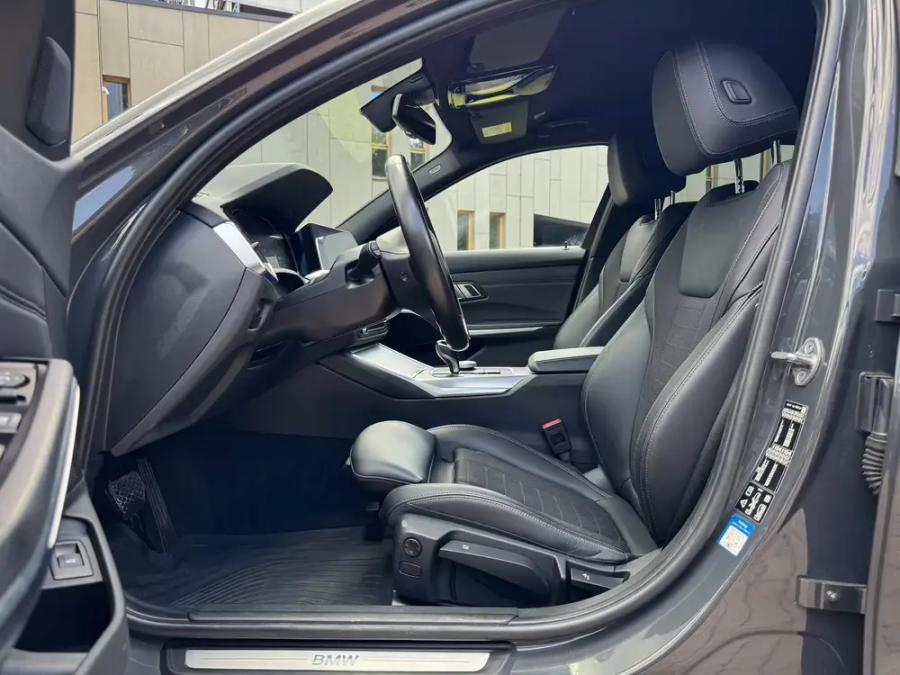Grey BMW 320 2022 in Riga, with an engine capacity of 2.00 L and mileage of 179 thousand km for 18900 €, photo 17 on AUTOMOTO.COM.LV