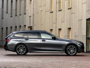 Grey BMW 320 2022 in Riga, with an engine capacity of 2.00 L and mileage of 188 thousand km for 18900 €, photo 5 on AUTOMOTO.COM.LV
