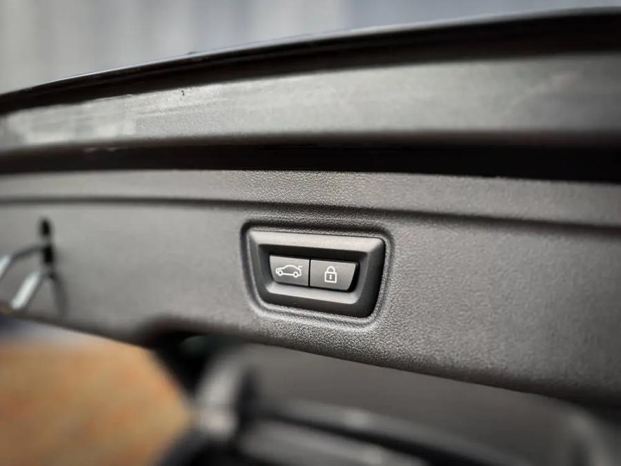 Grey BMW 320 2022 in Riga, with an engine capacity of 2.00 L and mileage of 188 thousand km for 18900 €, photo 26 on AUTOMOTO.COM.LV
