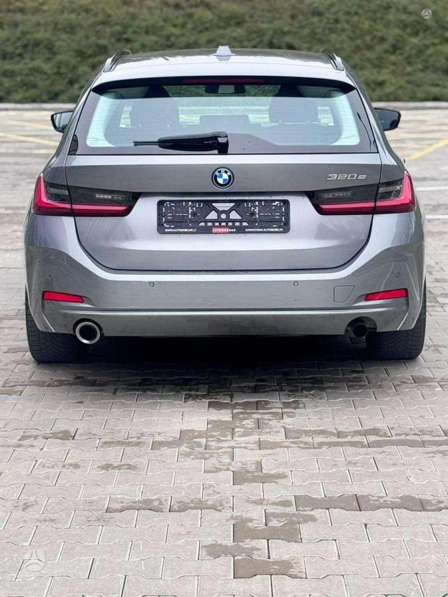Grey BMW 320 2022 in Vilnius, with an engine capacity of 2.00 L and mileage of 57 thousand km for 27200 €, photo 6 on AUTOMOTO.COM.LV