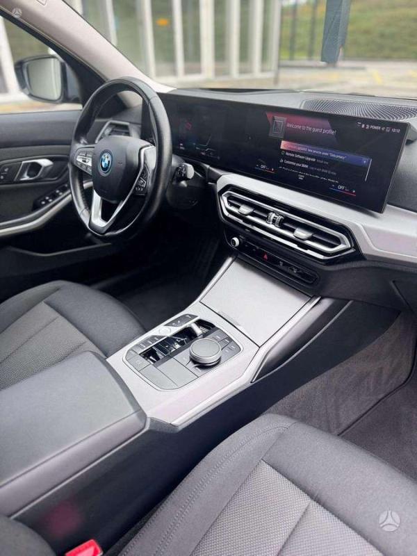 Grey BMW 320 2022 in Vilnius, with an engine capacity of 2.00 L and mileage of 57 thousand km for 27200 €, photo 10 on AUTOMOTO.COM.LV