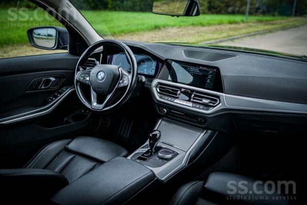 Grey BMW 320 2022 in Riga, with an engine capacity of 2.00 L and mileage of 136 thousand km for 18990 €, photo 9 on AUTOMOTO.COM.LV