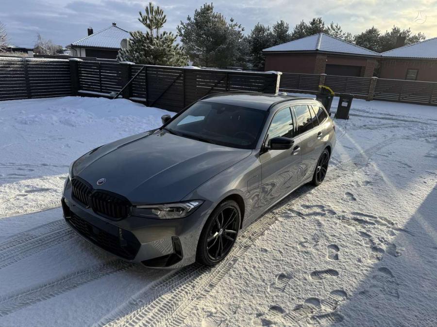 Grey BMW 320 2023 in Klaipeda, with an engine capacity of 2.00 L and mileage of 62 thousand km for 32950 €, photo 1 on AUTOMOTO.COM.LV