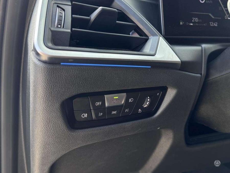 Grey BMW 320 2023 in Vilnius, with an engine capacity of 2.00 L and mileage of 200 thousand km for 21300 €, photo 15 on AUTOMOTO.COM.LV
