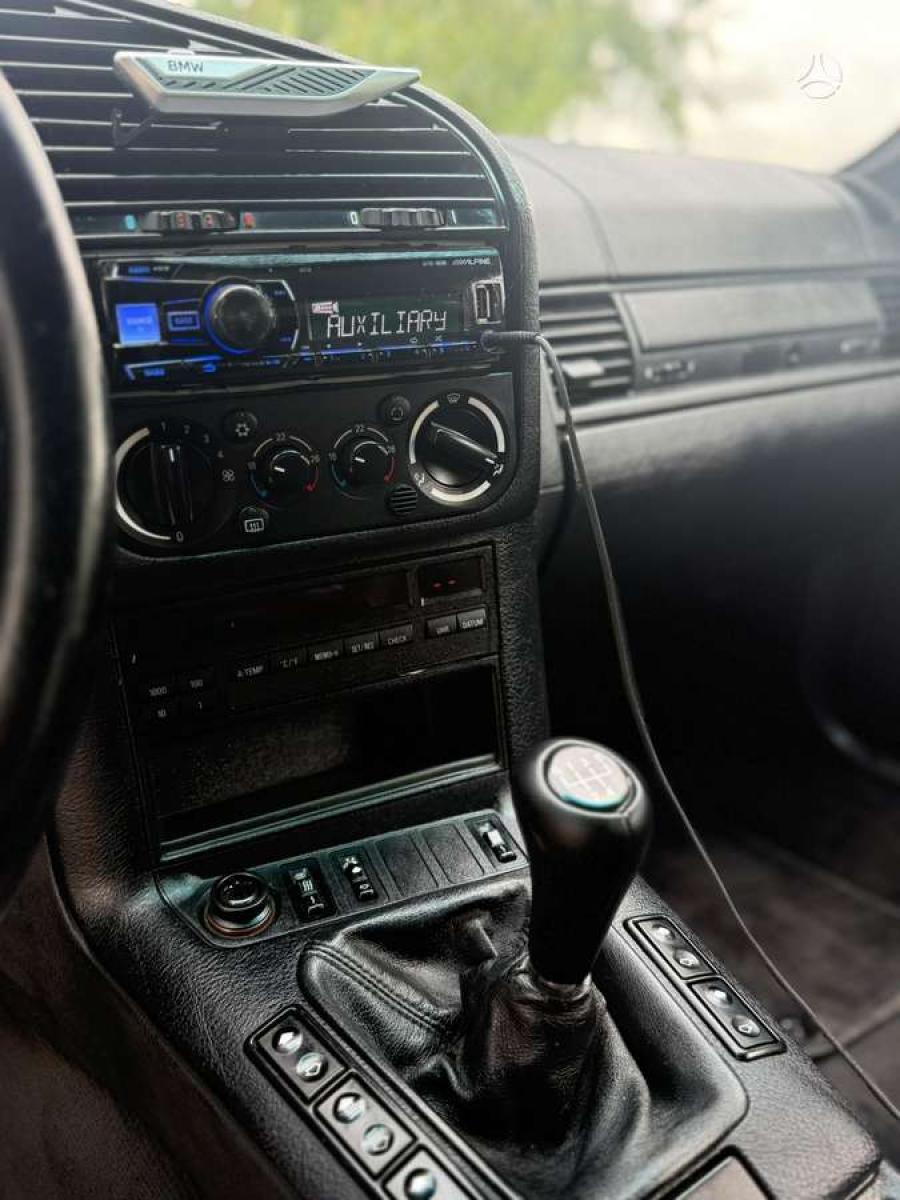 Sarkans BMW 320 1995 Kretinga, ar dzinēja tilpumu 1.99 L un nobraukumu 243 tūkst. km par 8250 €, foto 12 vietnē AUTOMOTO.COM.LV