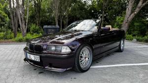 Sarkans BMW 320 1997 Viļņa, ar dzinēja tilpumu 1.99 L un nobraukumu 384 tūkst. km par 9000 €, foto  vietnē AUTOMOTO.COM.LV