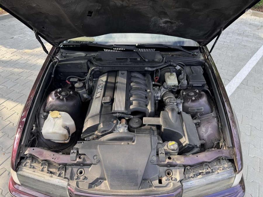 Sarkans BMW 320 1997 Viļņa, ar dzinēja tilpumu 1.99 L un nobraukumu 384 tūkst. km par 9000 €, foto 17 vietnē AUTOMOTO.COM.LV