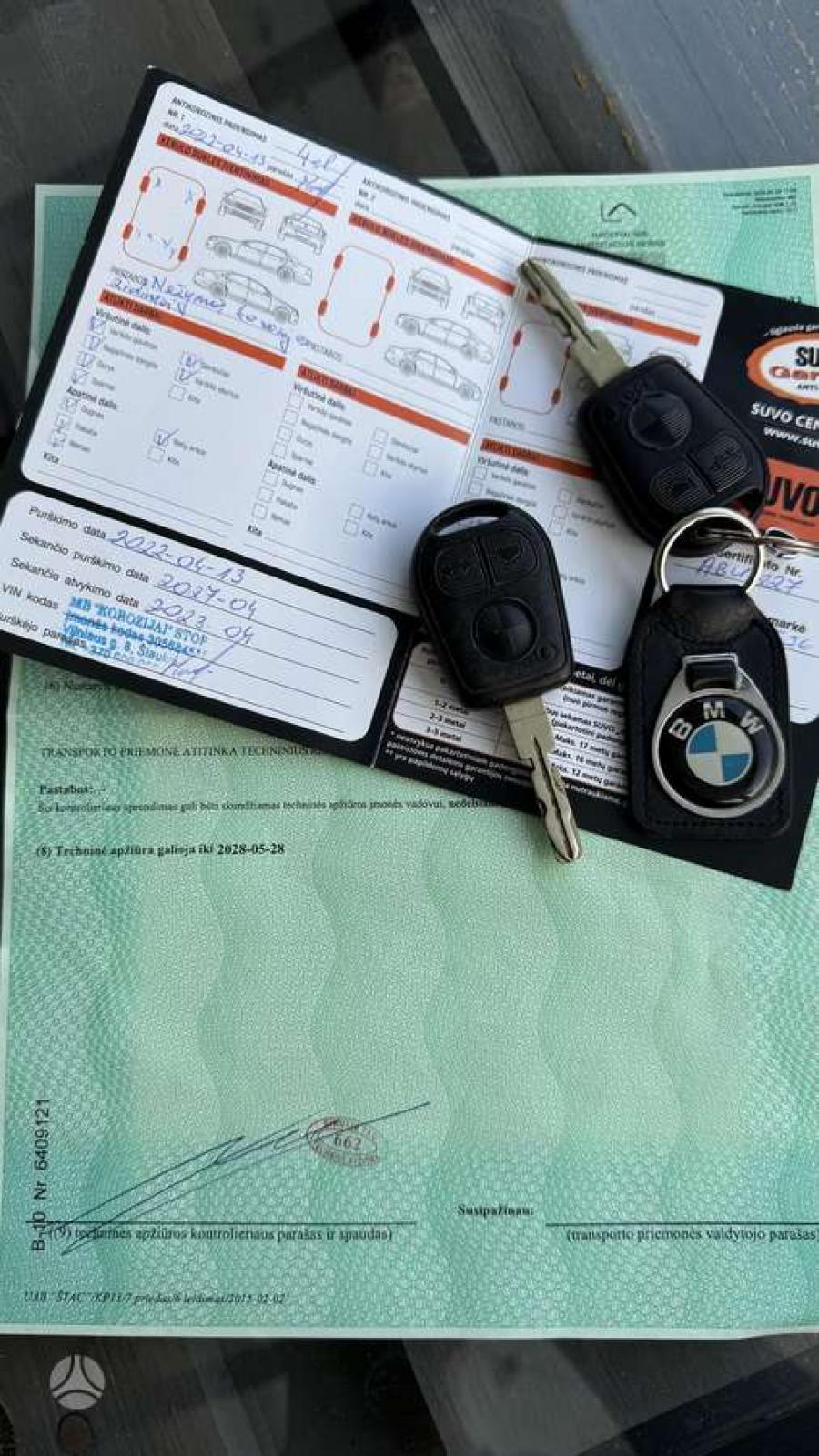Sarkans BMW 320 1997 Viļņa, ar dzinēja tilpumu 1.99 L un nobraukumu 384 tūkst. km par 9000 €, foto 24 vietnē AUTOMOTO.COM.LV