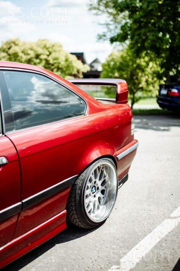 Red BMW 320 1993 in Riga, with an engine capacity of 2.80 L and mileage of 359 thousand km for 6999 €, photo 6 on AUTOMOTO.COM.LV