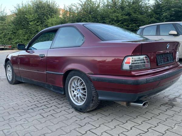 Красный БМВ 320 1994 в Утена, объемом двигателя 2.00 л и пробегом 300 тыс. км за 2890 €, фото 3 на AUTOMOTO.COM.LV