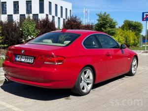 Red BMW 320 2008 in Riga, with an engine capacity of 2.00 L and mileage of 129 thousand km for 8000 €, photo 4 on AUTOMOTO.COM.LV