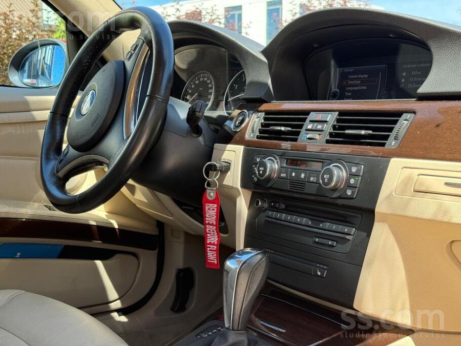 Red BMW 320 2008 in Riga, with an engine capacity of 2.00 L and mileage of 129 thousand km for 8000 €, photo 13 on AUTOMOTO.COM.LV