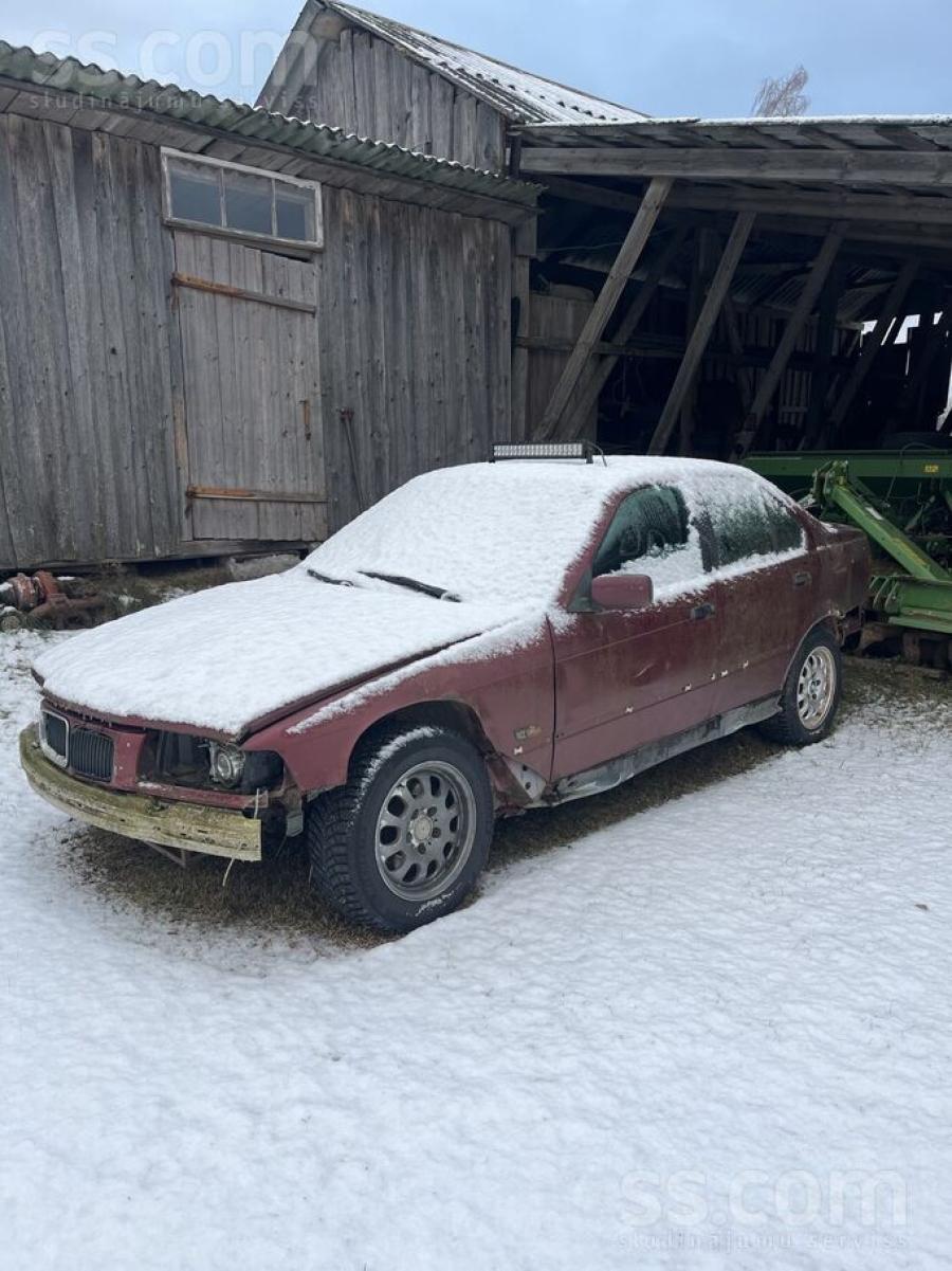 Sarkans BMW 320 1995 Jēkabpils, ar dzinēja tilpumu 2.00 L un nobraukumu 300 tūkst. km par 650 €, foto 1 vietnē AUTOMOTO.COM.LV