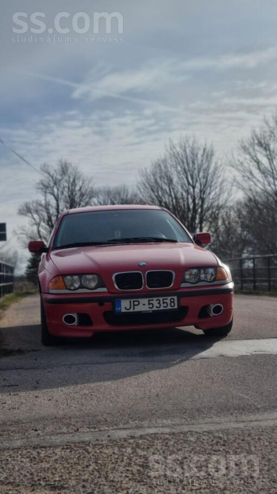 Red BMW 320 2001 in Liepaja, with an engine capacity of 2.00 L and mileage of 339 thousand km for 1400 €, photo 1 on AUTOMOTO.COM.LV
