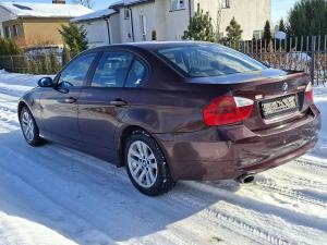 Red BMW 320 2008 in Panevezys, with an engine capacity of 2.00 L and mileage of 335 thousand km for 3300 €, photo 2 on AUTOMOTO.COM.LV