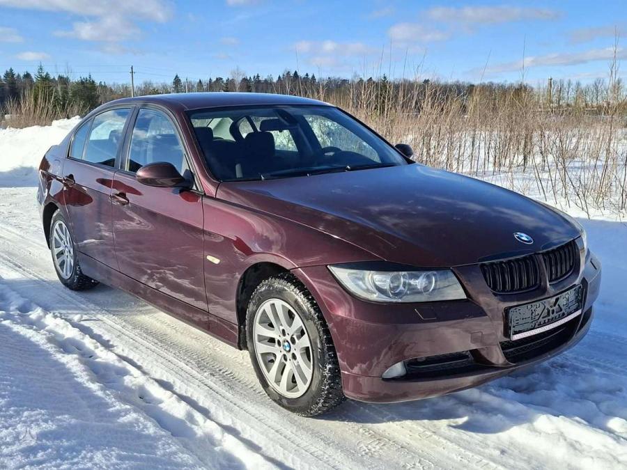 Red BMW 320 2008 in Panevezys, with an engine capacity of 2.00 L and mileage of 335 thousand km for 3300 €, photo 3 on AUTOMOTO.COM.LV
