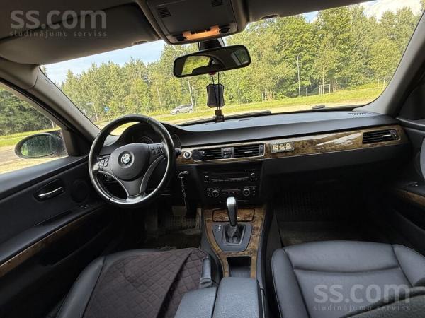 Red BMW 320 2008 in Riga, with an engine capacity of 2.00 L and mileage of 209 thousand km for 4300 €, photo 6 on AUTOMOTO.COM.LV