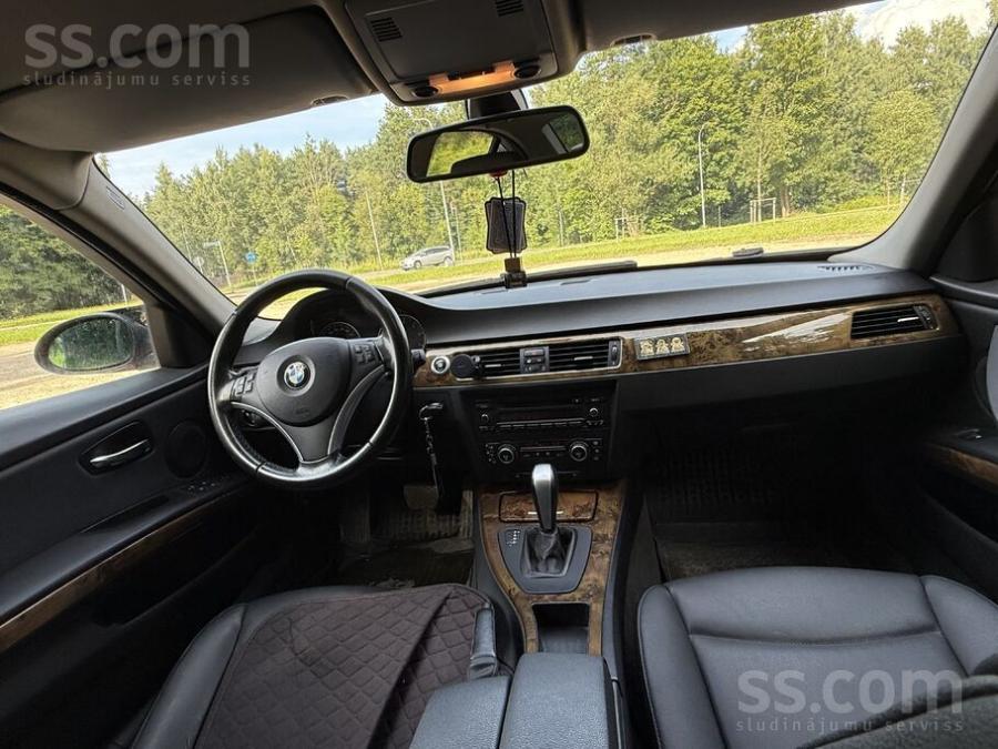 Red BMW 320 2008 in Riga, with an engine capacity of 2.00 L and mileage of 209 thousand km for 4300 €, photo 7 on AUTOMOTO.COM.LV