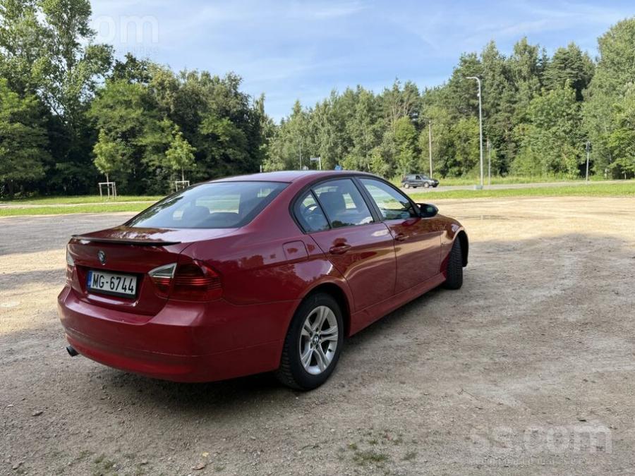 Red BMW 320 2008 in Riga, with an engine capacity of 2.00 L and mileage of 210 thousand km for 3700 €, photo 3 on AUTOMOTO.COM.LV