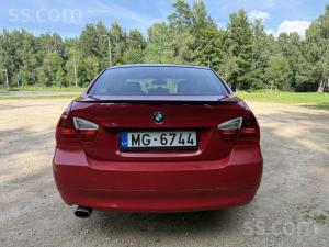 Red BMW 320 2008 in Riga, with an engine capacity of 2.00 L and mileage of 210 thousand km for 3700 €, photo 4 on AUTOMOTO.COM.LV