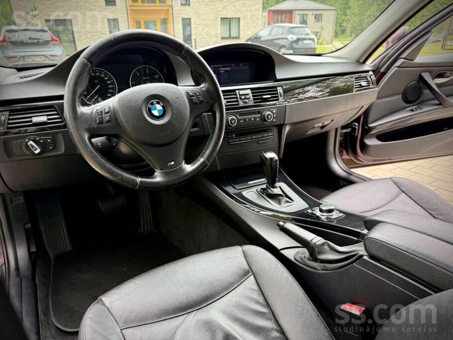 Red BMW 320 2009 in Riga, with an engine capacity of 2.00 L and mileage of 443 thousand km for 4600 €, photo 10 on AUTOMOTO.COM.LV